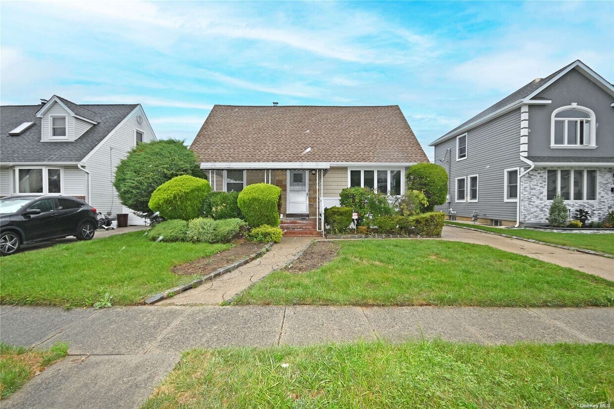 17 Tenafly Dr, New Hyde Park, NY 11040 - House Rental in New Hyde Park ...