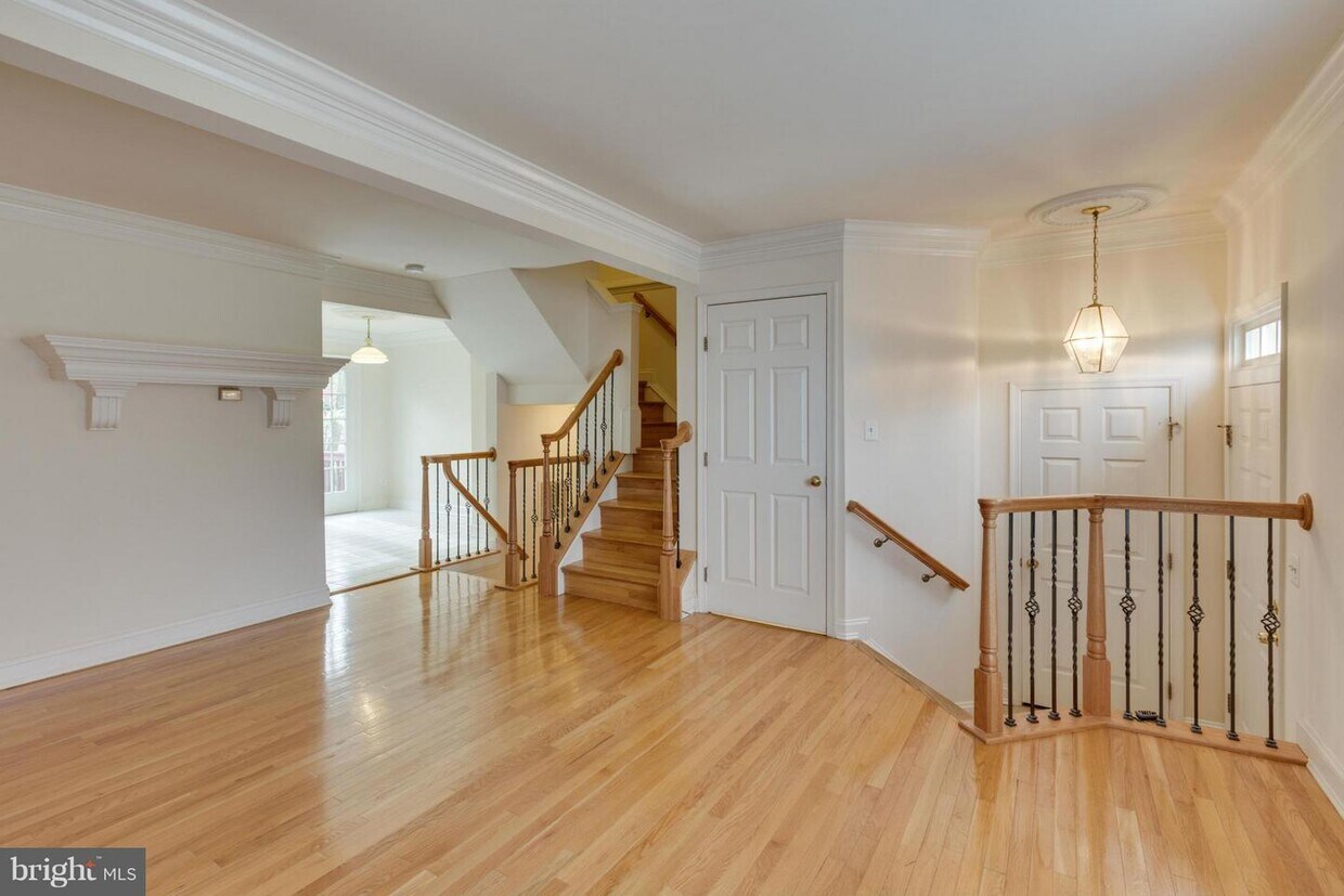 6397 Racetec Pl, Springfield, VA 22150 - Townhome Rentals in ...