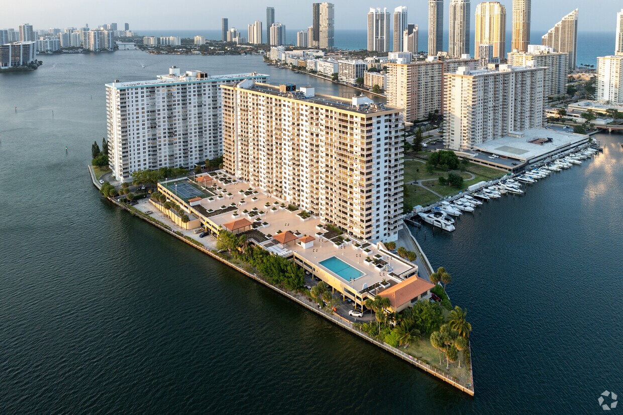 Winston Towers 700 - 12 Units Available for Rent | Sunny Isles Beach ...