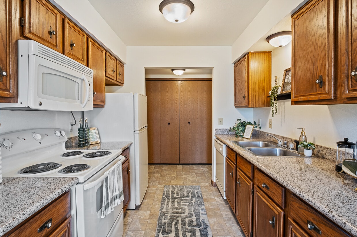 Woodfield Apartments - 6111 Woodfield Dr Se Grand Rapids, MI 49548 ...