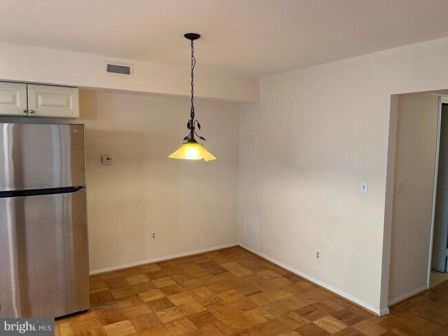 7513 Spring Lake Dr Unit 7513-C, Bethesda, MD 20817 - Room for Rent in ...