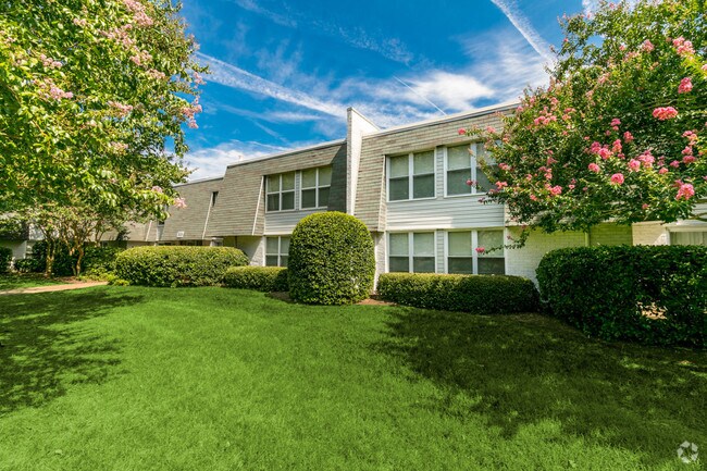 Fox Hill-Grandview Apartments for Rent with Hardwood Floors - Hampton ...