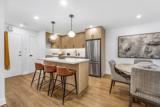 44 Charles West in Manulife Centre Apartments - 55 Bloor St W Toronto ...