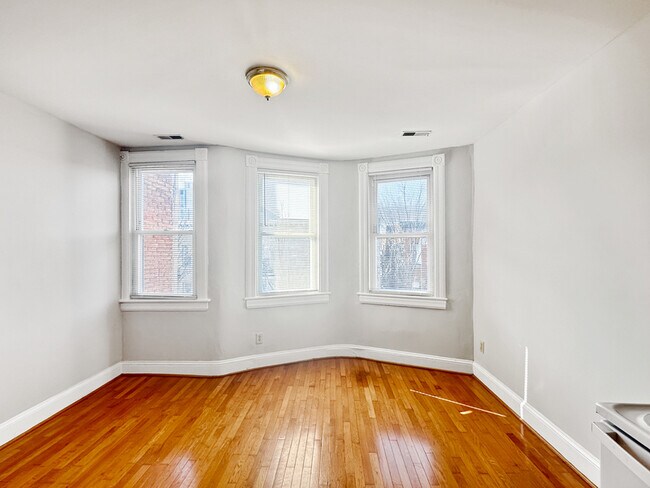 1715 St Paul St Unit 104, Baltimore, MD 21202 - Condo for Rent in ...