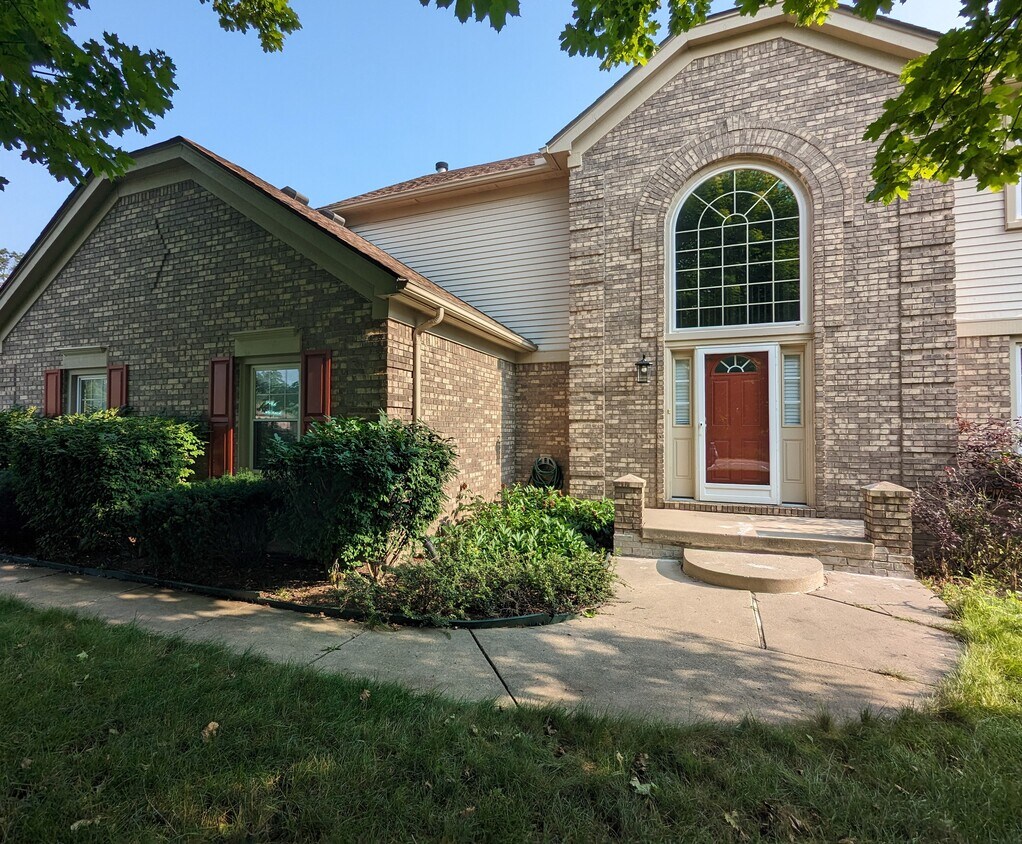 24250 Springbrook Dr, Farmington Hills, MI 48336 - House Rental in ...