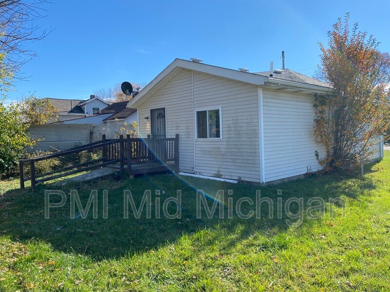 1109 Terry Ave, Mount Morris, MI 48458 - House Rental in Mount Morris, MI | Apartments.com