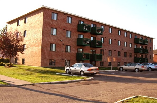 115 W Churchill Dr, Thunder Bay, ON P7C 1V4 Apartments - 115 W ...
