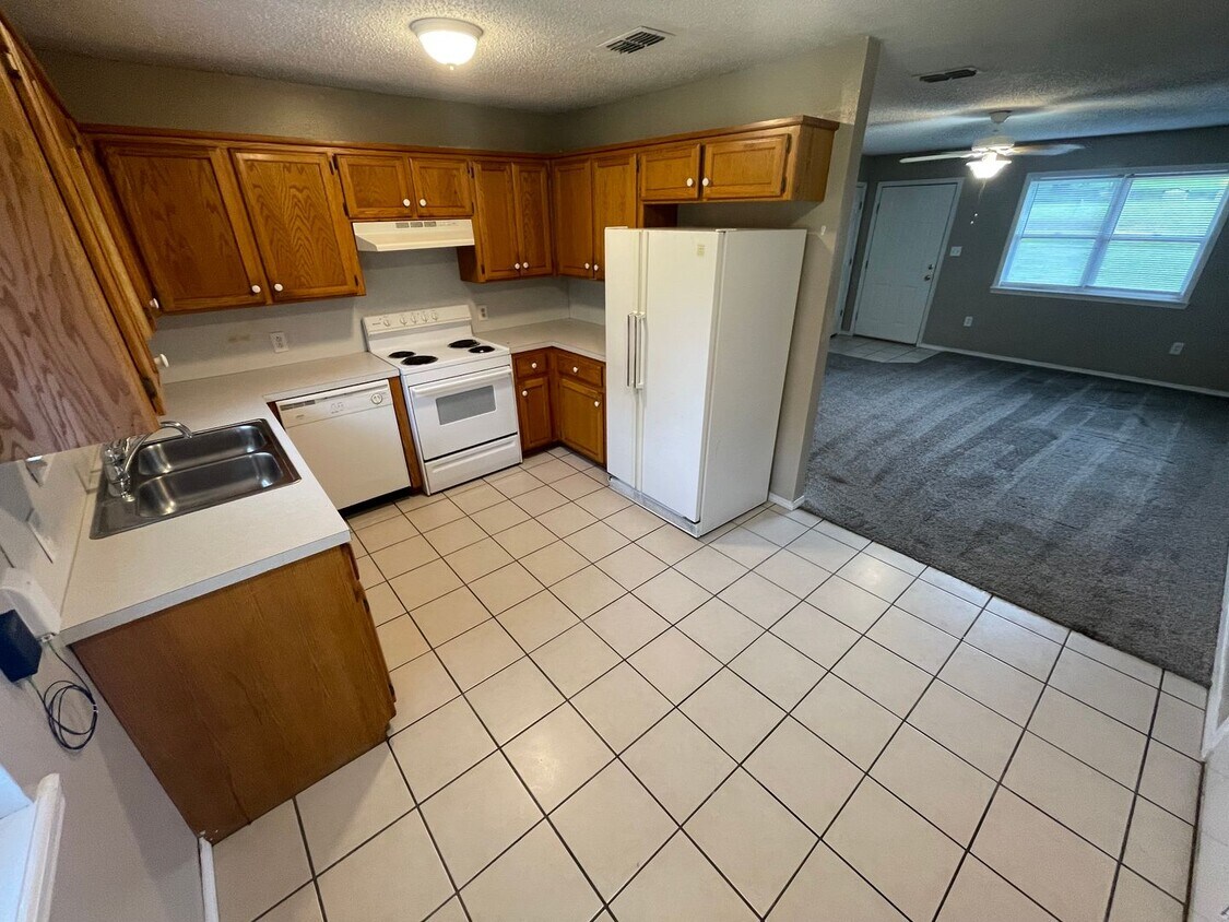 1409-1411 Bugscuffle Rd Unit 1409 BS, Lavaca, AR 72941 - Room for Rent ...