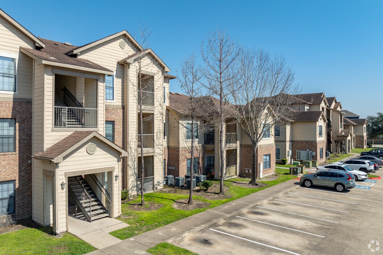 The Oakmoor - 11900 Oakmoor Pky Houston, TX 77051 | Apartments.com
