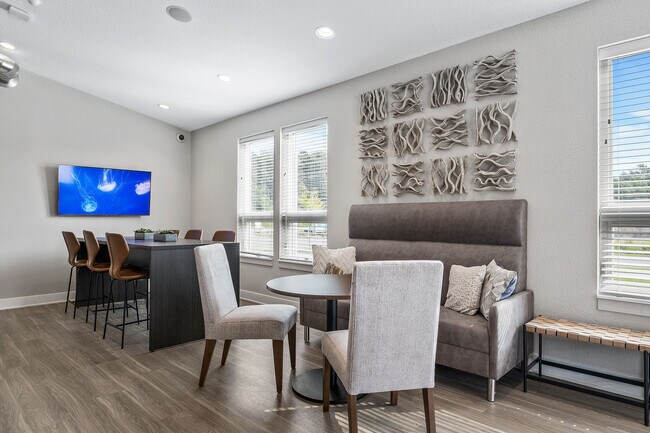 Authentix Cottage Grove Apartments - 200 E Cottage Grove Rd Cottage ...