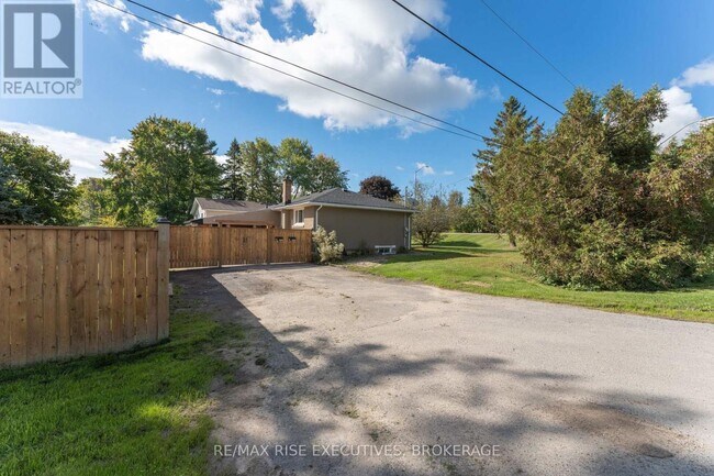 740-740 Collins Bay Rd Unité 2, Kingston, ON K7M 5G9 - Appartement à ...