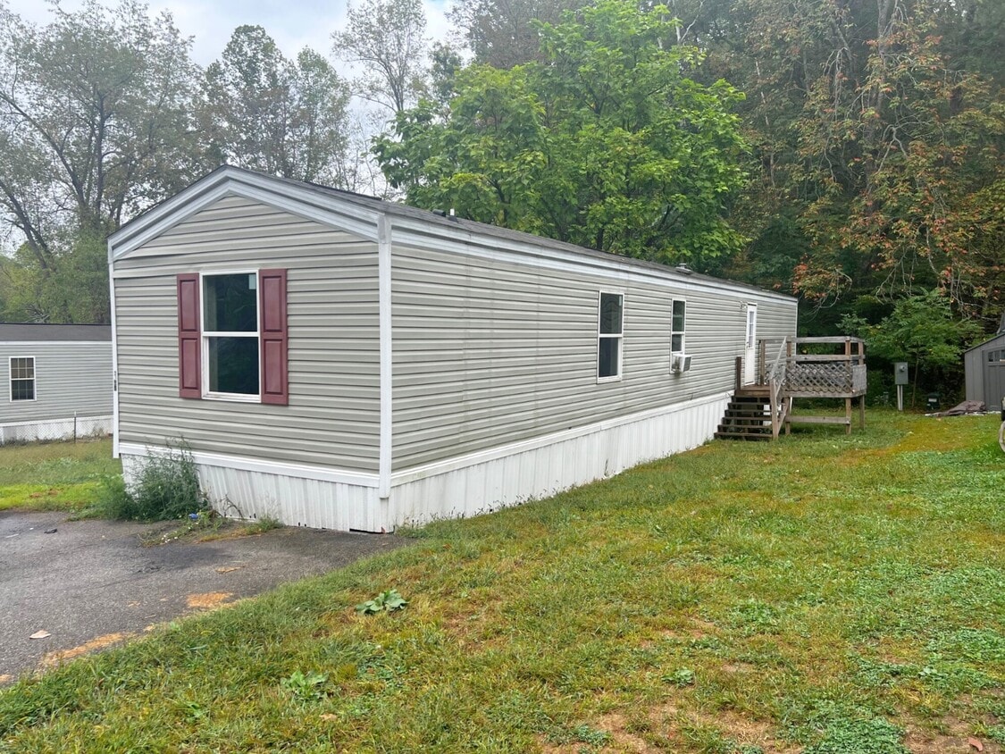 1000 Maple Hls Pk, Cross Lanes, WV 25313 - House Rental in Cross Lanes ...