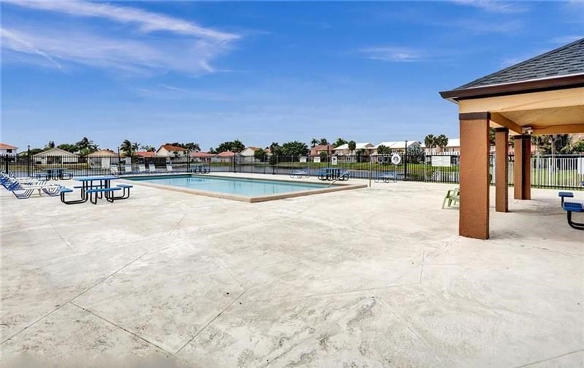 19160 NW 82Nd Cir Ct, Hialeah, FL 33015 - Townhome Rentals in Hialeah ...