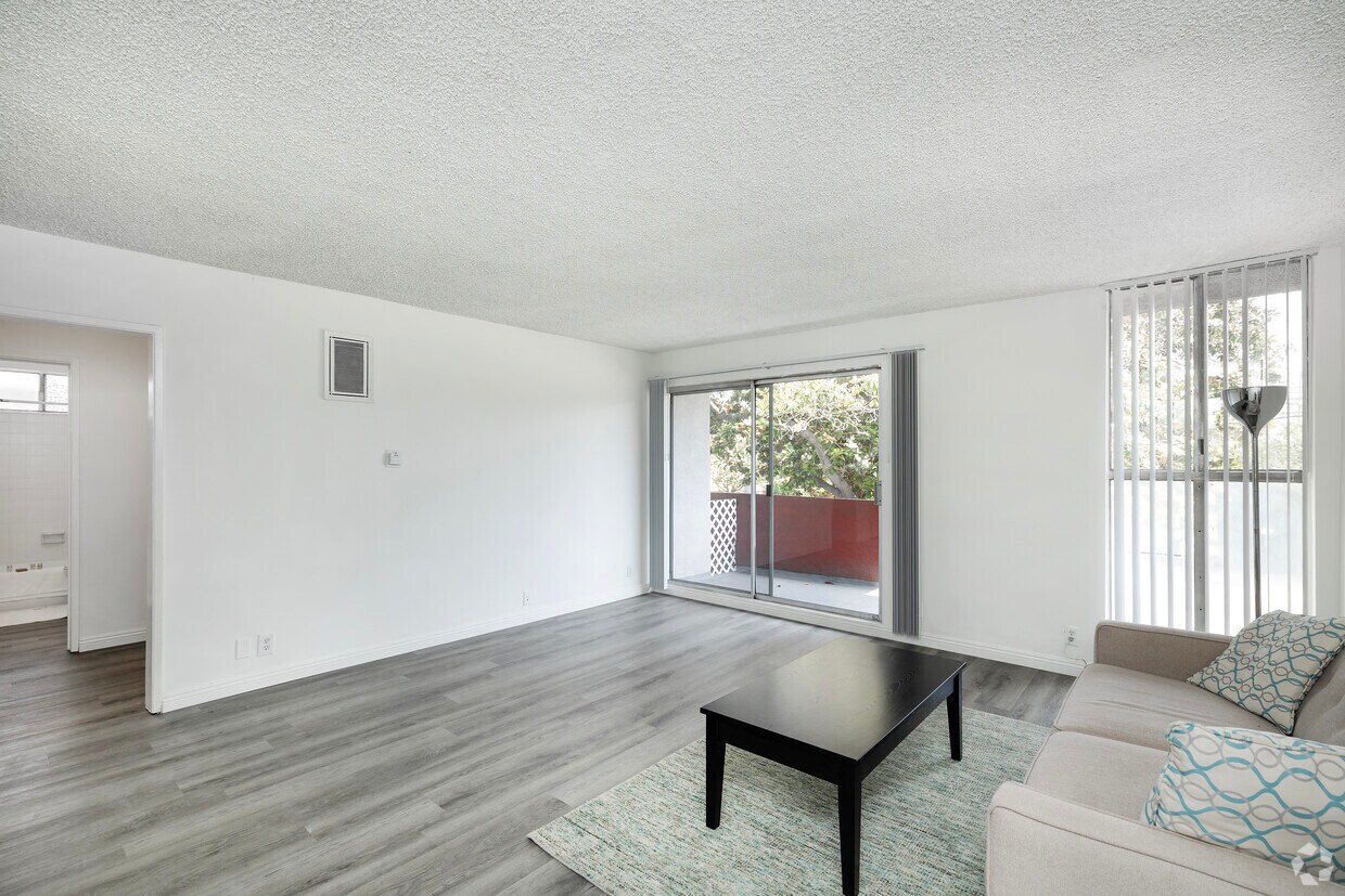 1204 W Adams Blvd