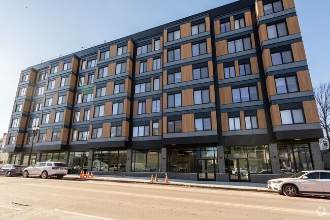 Downtown Everett Apartments for Rent with EV Charging - Everett, MA - 6 ...