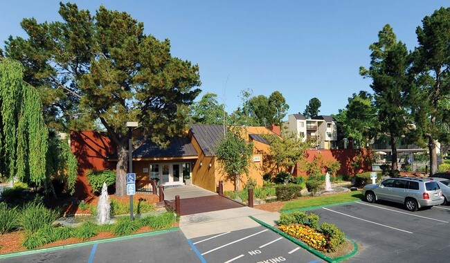 Laurel Crossing Apartment Homes