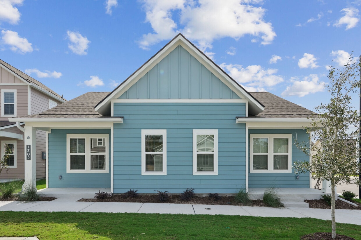 Hamlet Barclay West - Homes & Townhomes for Rent - 2439 Carolina Cv Wy ...