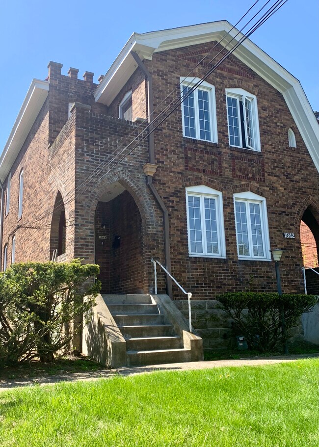 1844 Shaw Ave, Pittsburgh, PA 15217 - Townhome Rentals in Pittsburgh PA ...