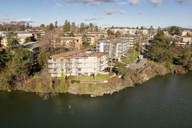 Gorge Shores Apartments Apartments - 2902 Washington Av Victoria, BC ...