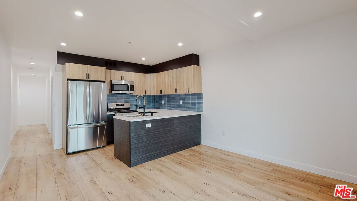 6811 Gloria Ave, Los Angeles, CA 91406 - Condo for Rent in Los Angeles ...