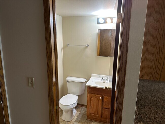 2421 Pebble Valley Rd, Waukesha, WI 53188 - Townhome Rentals in ...