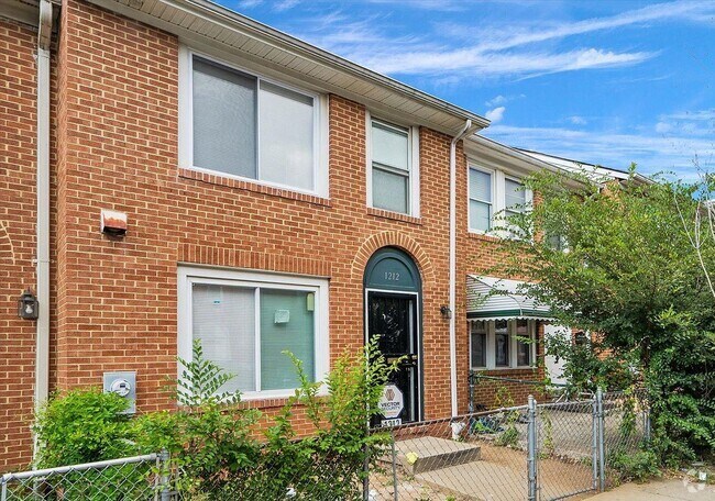 Johnston Square Apartments for Rent with a Yard - Baltimore, MD - 1 ...