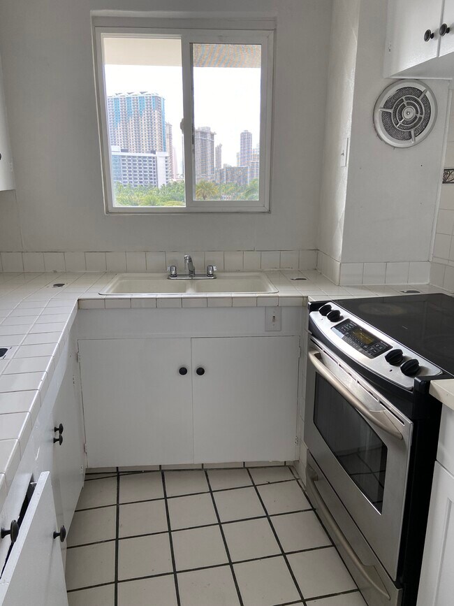 247 Beach Walk Unit 801, Honolulu, HI 96815 - Condo for Rent in ...