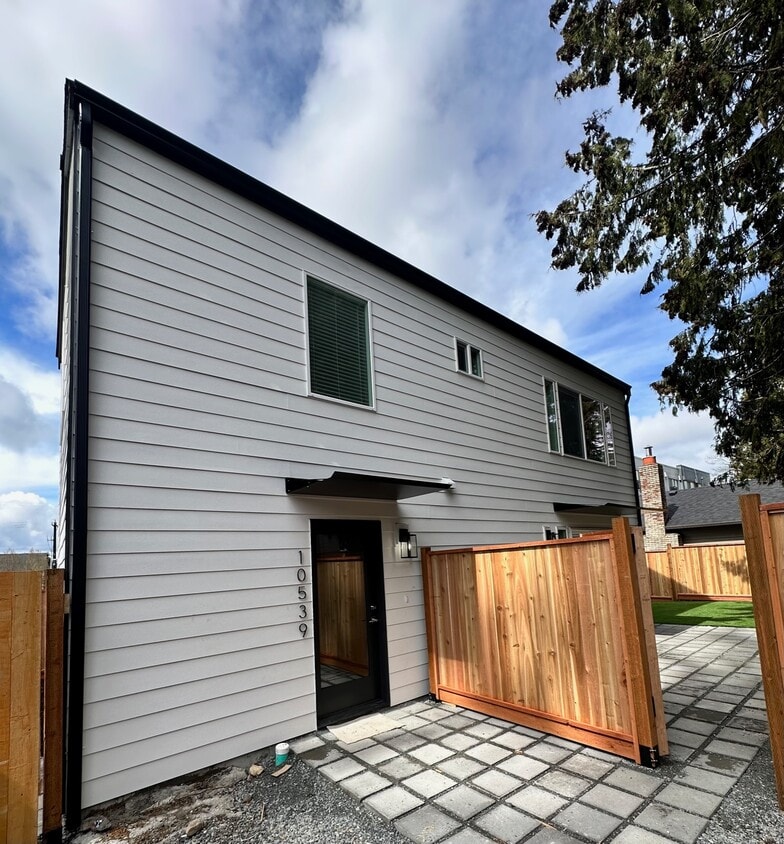 10539 Phinney Ave N, Seattle, WA 98133 - House Rental in Seattle, WA ...