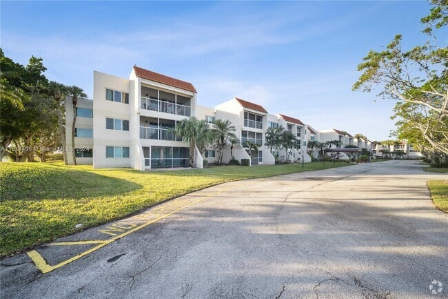 The Gables Apartments for Rent with Hardwood Floors - Weston, FL - 1 Rentals | Apartments.com