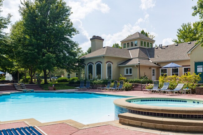 Enclave At Town Center - Apartments in Leawood, KS | Apartments.com