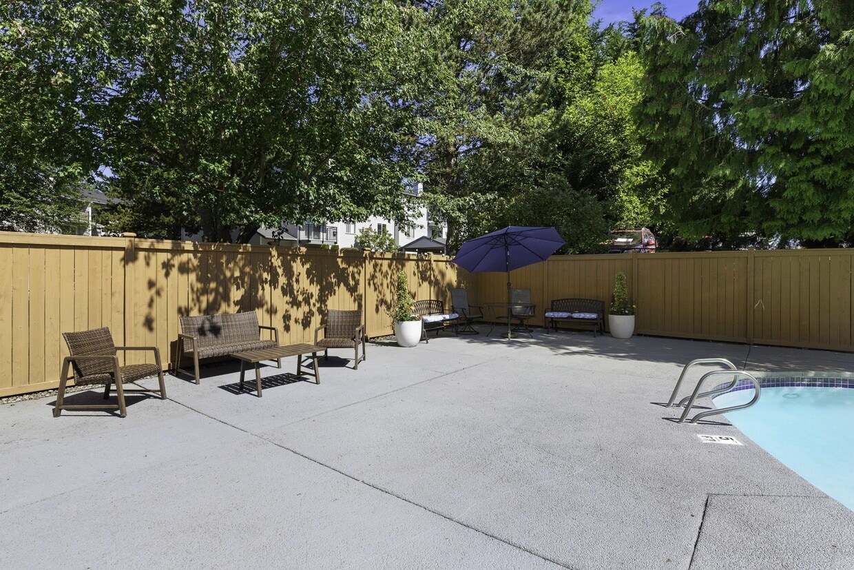 Casablanca Apartment Homes - 10710 Evergreen Way Everett, WA 98204 ...
