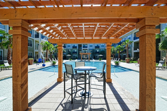 Still Waters at Southpark Meadows Apartments - 515 E Slaughter Ln ...