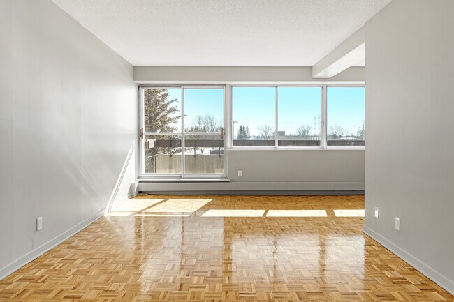 Lord Halifax Place Apartments - 2220-2240 Halifax Dr Ottawa, ON ...