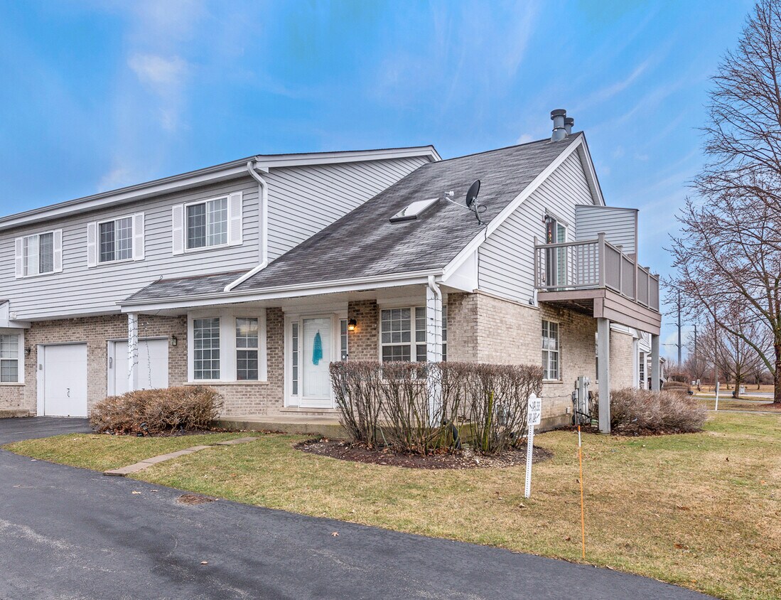 3491 Willowview Ct, Aurora, IL 60504 - Townhome Rentals in Aurora IL | Apartments.com
