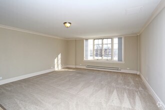 The Belden Stratford Rentals - Chicago, IL | Apartments.com