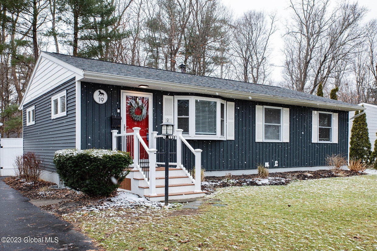 19 Elizabeth Ln, Saratoga Springs, NY 12866 - House Rental in Saratoga ...