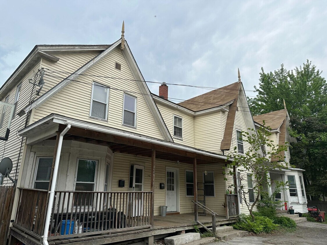 134-138 N Main St Unit 136, Newport, NH 03773 - Room for Rent in ...