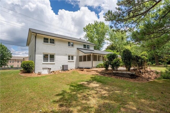 1770 Woodstock Rd, Roswell, GA 30075 | Apartments.com