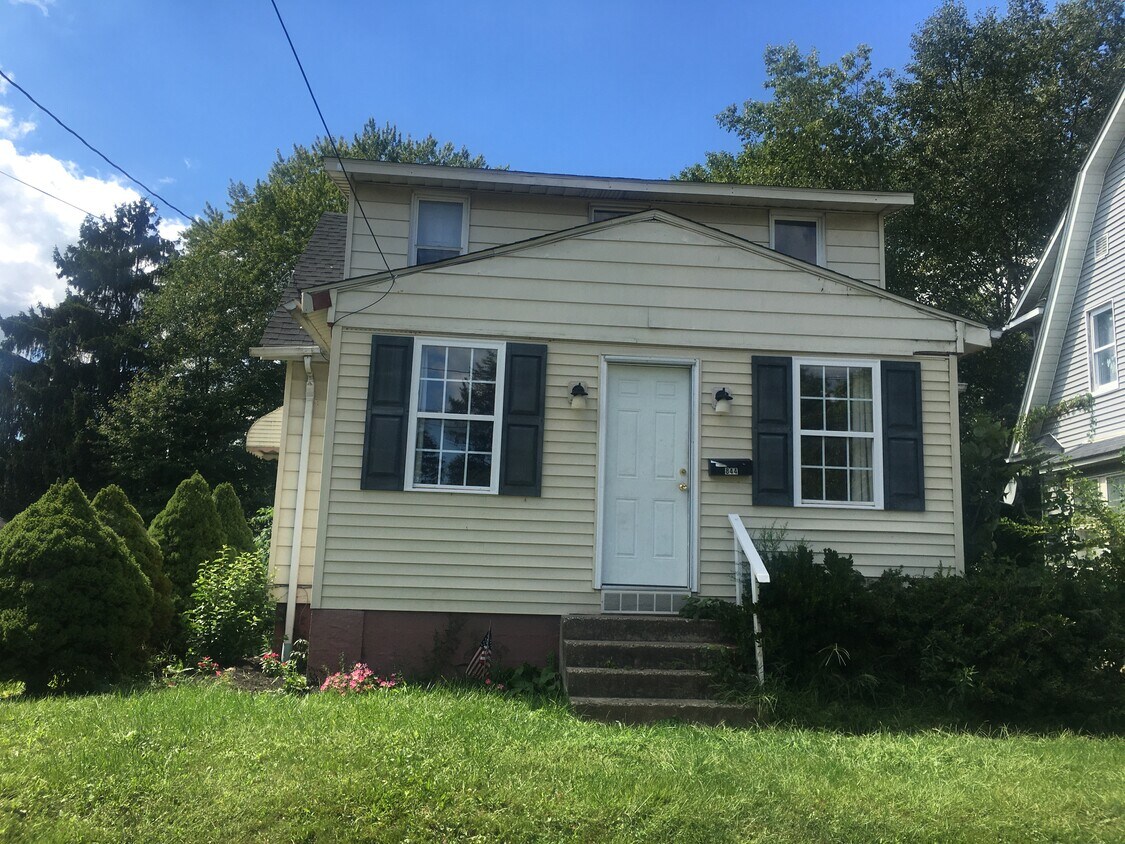 844 Ardella Ave, Akron, OH 44306 - House Rental in Akron, OH ...