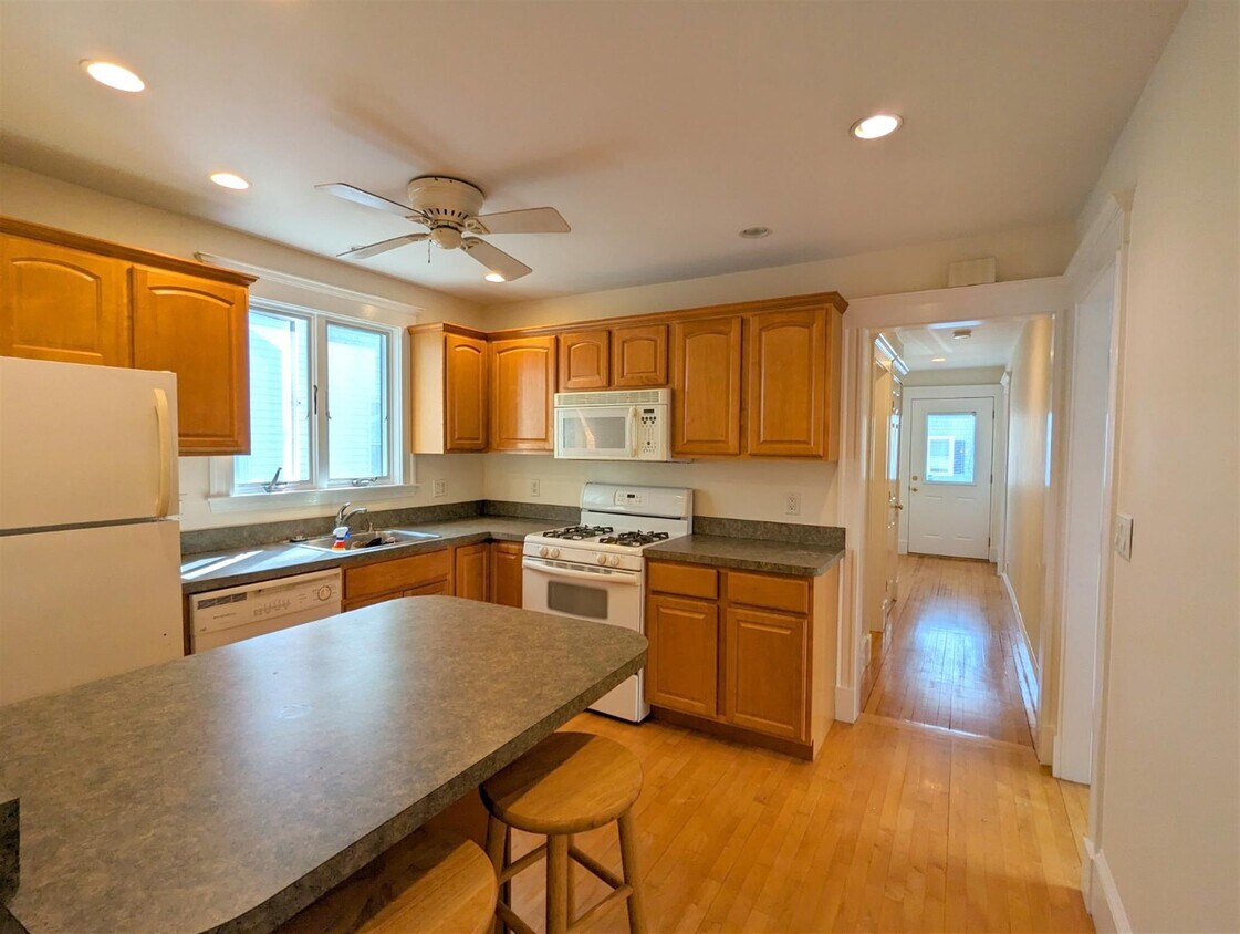 14 Maple Ave Unit 1, Medford, MA 02155 - 14 Maple Ave Medford, MA 02155 ...