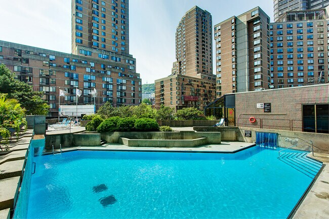 LaCité Apartments Apartments - 350 Prince-Arthur W Montréal, QC ...