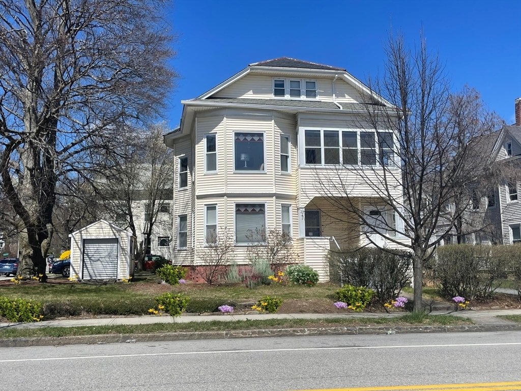 29 June St Unit 1, Worcester, MA 01602 - Room for Rent in Worcester, MA ...