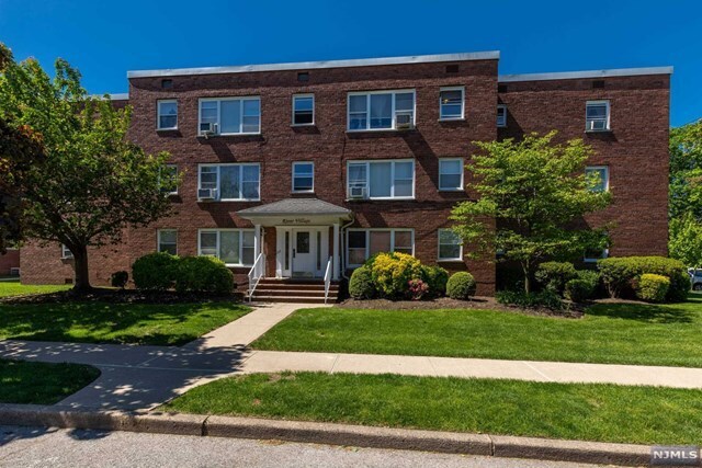 135 Hobart Ave, Rutherford, NJ 07070 - Condo for Rent in Rutherford, NJ ...