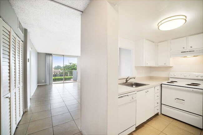 Boardwalk at Inverrary Apartments - 2915 NW 60th Ave Sunrise, FL ...