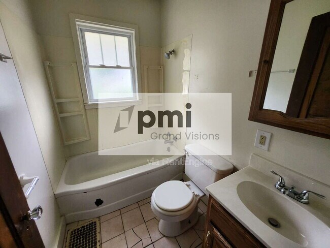 303 E Kellar Ln, Decatur, IL 62526 - House Rental in Decatur, IL ...