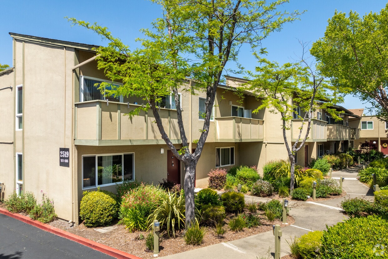 Town House Plaza - 2511 Grove Way Castro Valley, CA 94546 | Apartments.com