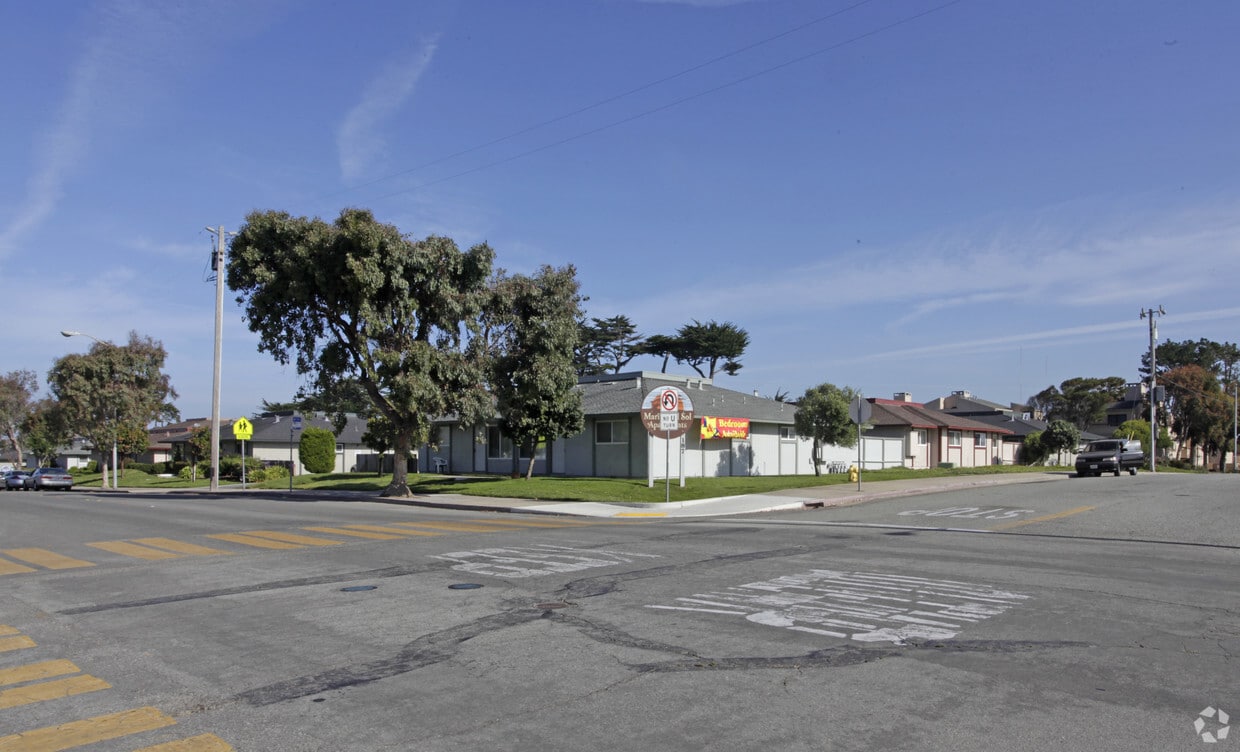 Marina Del Sol Apartments - 184-187 Palm Ave Marina, CA 93933 ...