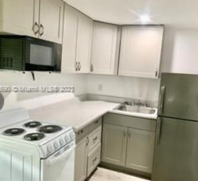 326 SW 16th St Unit BACK, Dania Beach, FL 33004 - Room for Rent in ...