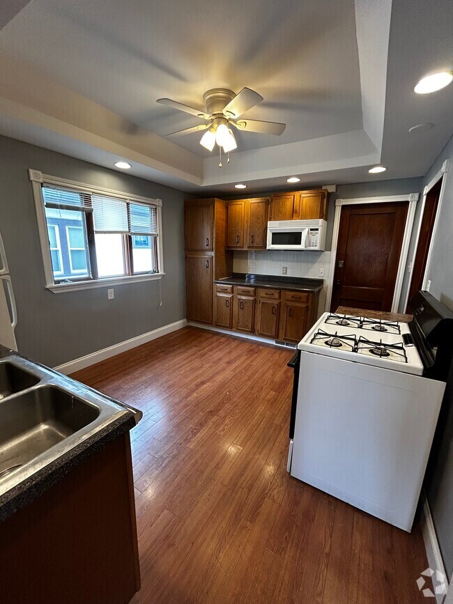 South Park Apartments for Rent with Hardwood Floors - Buffalo, NY - 2 ...