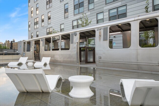 L Logan Square Apartments - Apartments at 2211 N Milwaukee Ave Chicago ...